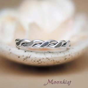 Handmade Engagement Rings to Take Your Relationship to Eleven